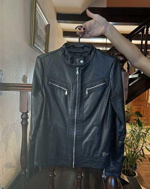 Куртуа кожаная guess