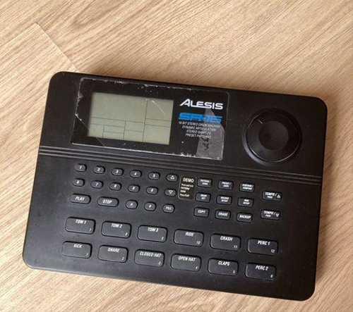 Alesis sr-16 драммашина