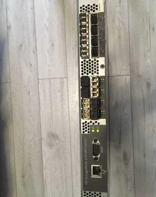 Коммутатор HP StorageWorks 4/8 SAN Switch (A8000A)