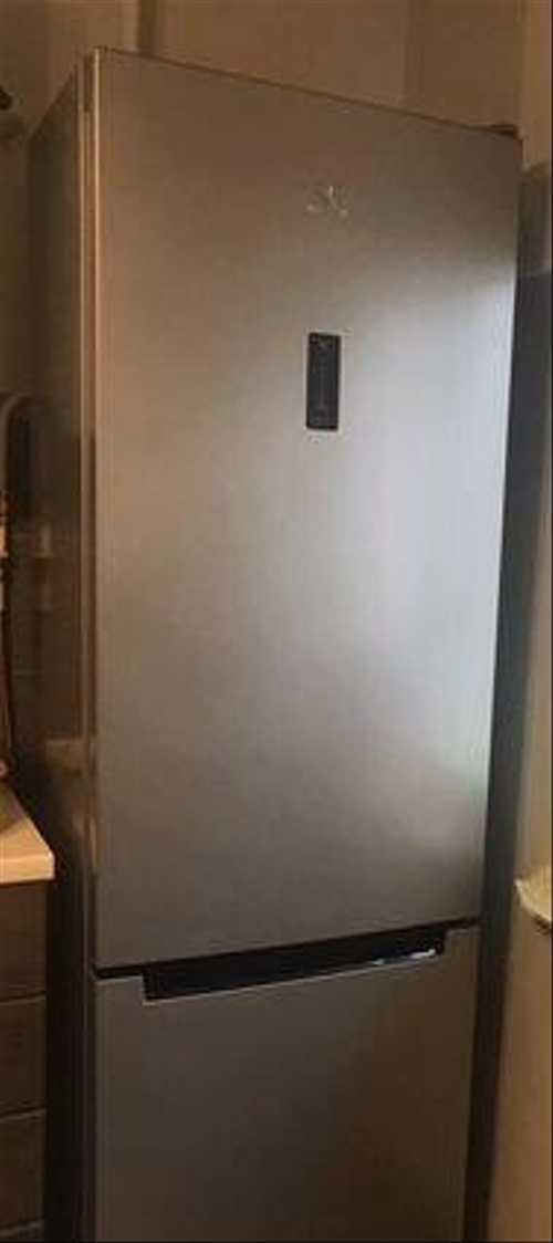 Холодильник indesit DF5200S