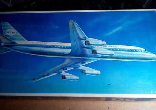 Модель самолета DC-8