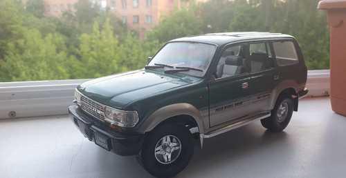 Toyota land-cruiser 1:18,коллекционная