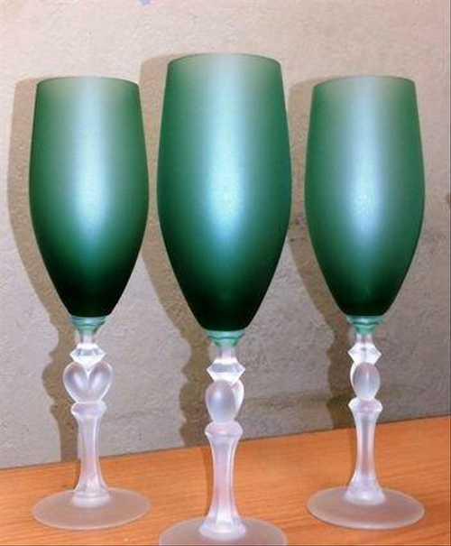 Фужеры, бокалы из зеленого стекла