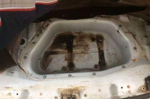 Ниша ванна корыто в багажник Nissan Largo W30 1999