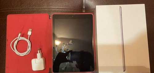 Планшет Apple iPad (2018) 32GB Wi-Fi Space Grey