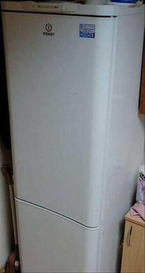 Продаю холодильник Indesit - C138G. 016