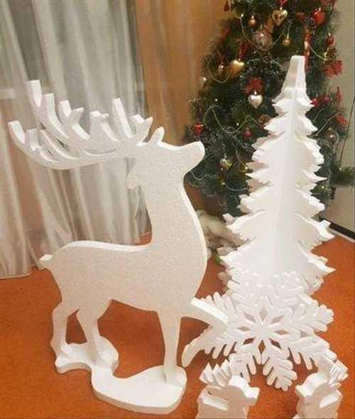 Снежинки, новогодний олененок, елка из пенопласта