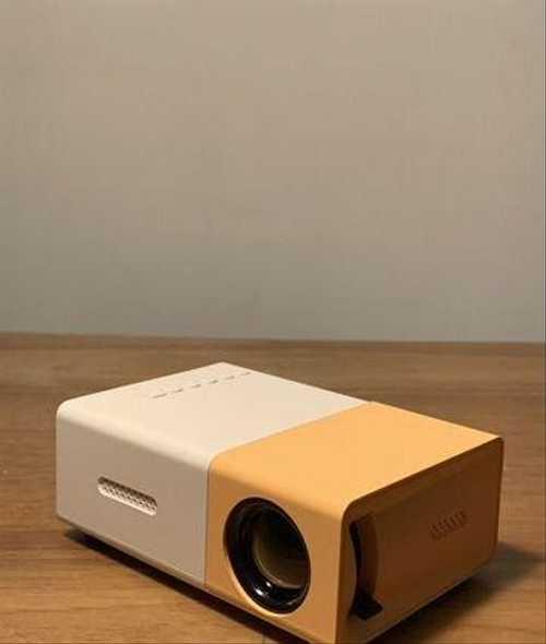 LED projector YG 300 (Мини-проектор)