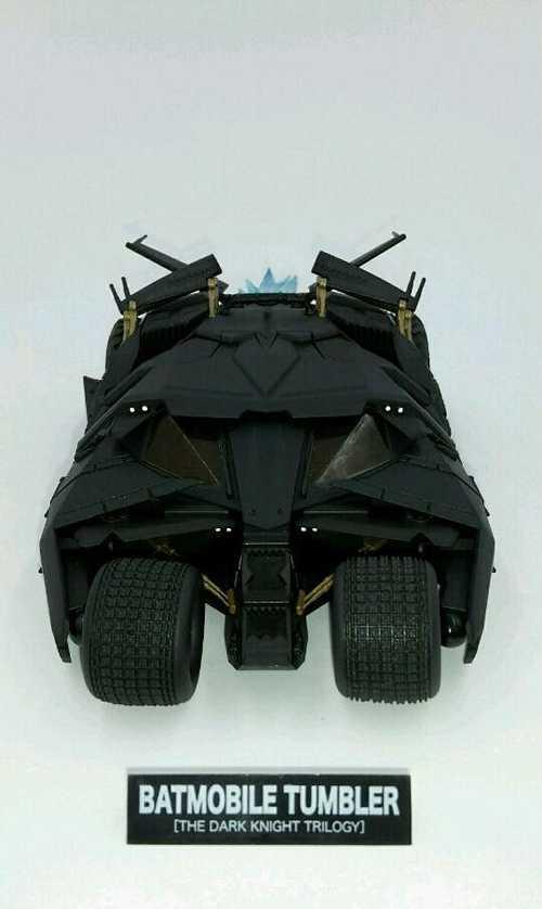 Batmobile Tumbler Бэтмобиль Revoltech Бэтмен
