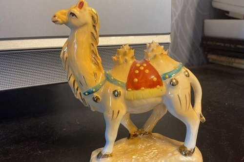 Фарфоровая статуэтка верблюд