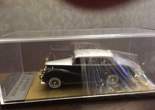 Rolls-Royce silver wraith limousine 1:43