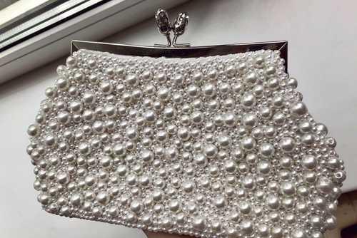 Новая сумочка-клатч на цепочке (жемчужный бисер)