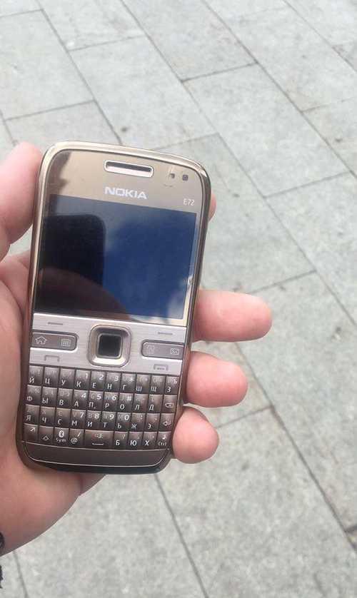 Nokia E72. Gold