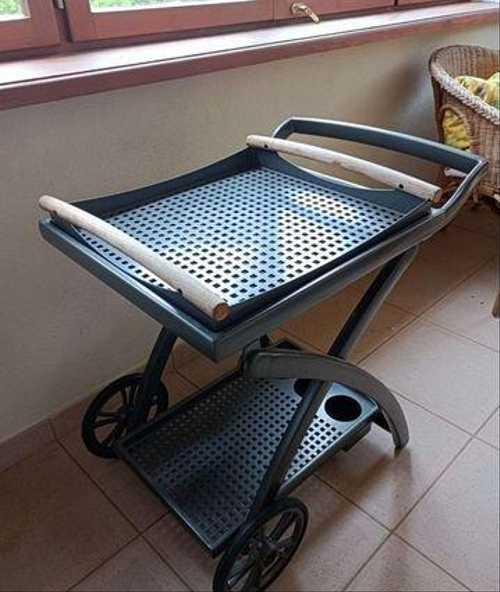 Сервировочный столик на колесиках