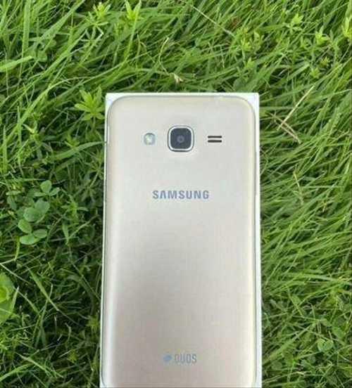 Телефон Samsung J3 2016