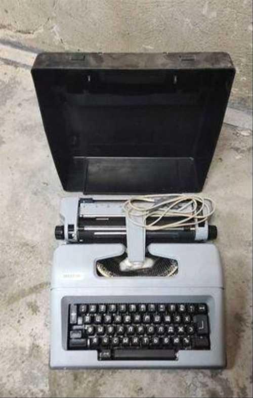 Пишущая машинка Ивица м