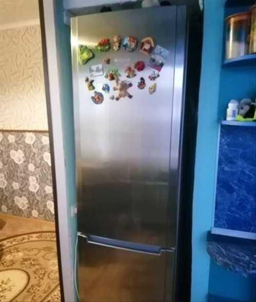 Продам холодильник Hotpoint Ariston