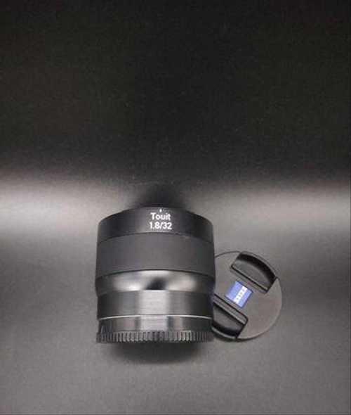 Zeiss Touit 32mm f/1.8 sony