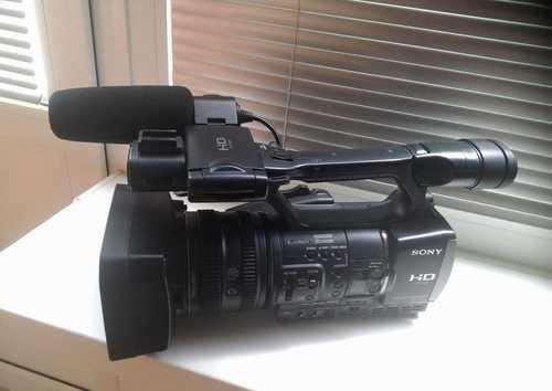 Видеокамера Sony AX2000E