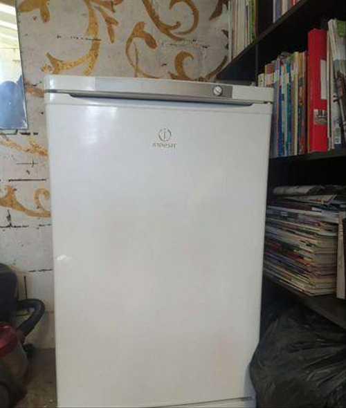 Морозильник Indesit SFR 100