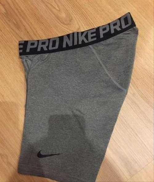 Компрессионные шорты Nike