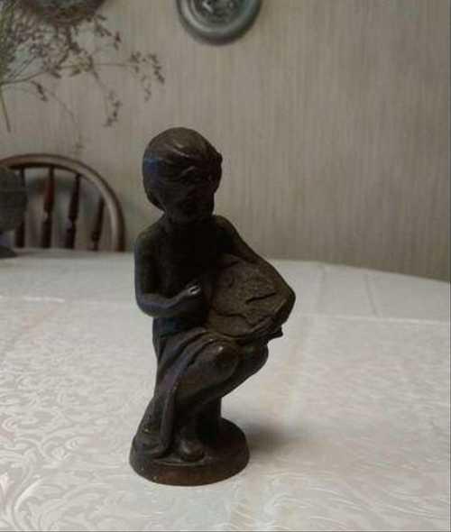 Чугунная статуэтка "Вышивальщица" Касли 1963 год