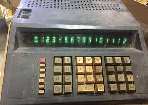 На счету машиного телефона 53. Машинка с искрами. Компьютер 1983 года.