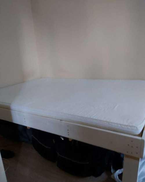 Кровать с матрасом 140200