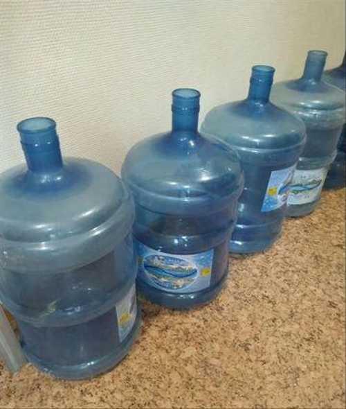 Казань 19 литров. Авито бутыль 19 литров. Стойка для бутилированной воды 19 литров. Подставка под бутыль воды 19 литров. Бутыль 19 литров на кухне.