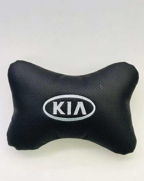 Подушки киа купить. Подушка Киа. Подушка с логотипом Kia. Подушка автомобильная на подголовник. Автомобильная подушка для шеи.