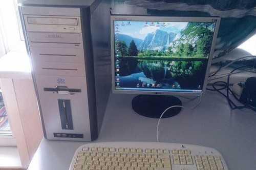 Компьютер с монитором Pentium 4 рабочий