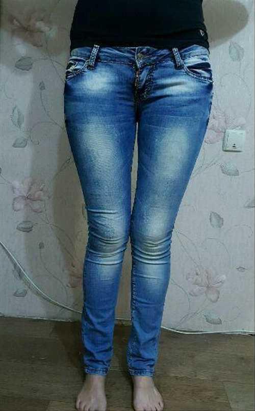 Джинсы