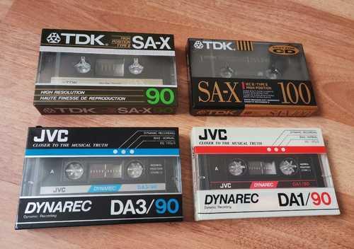 Комплект дорогих аудиокассет JVC и TDK