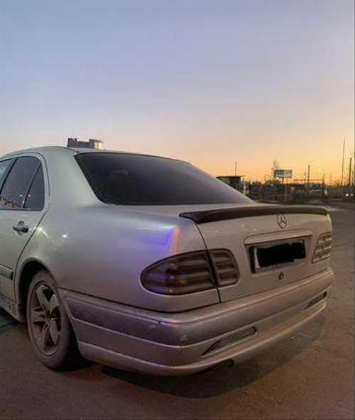 Спойлер Lorinser и крышка багажника Mercedes w210