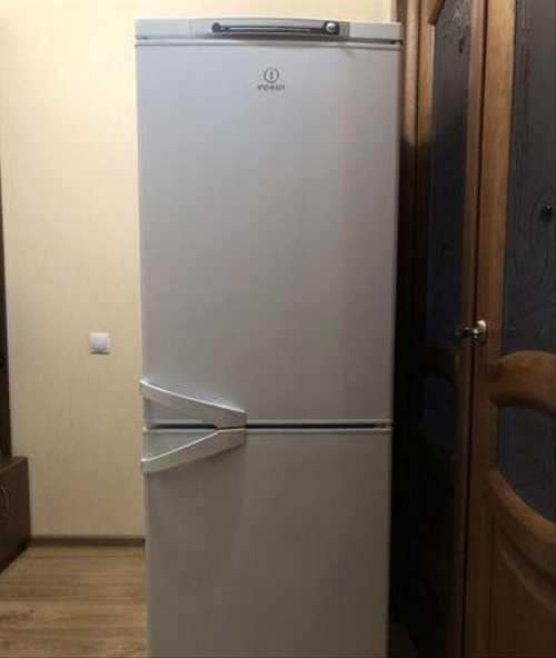 Холодильник indesit