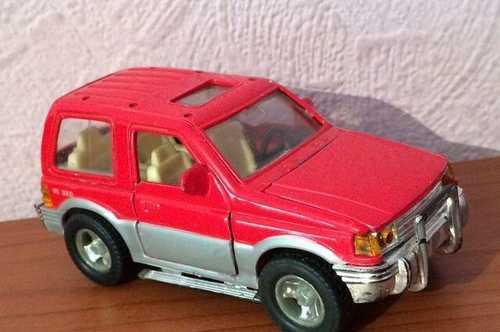 Модель автомобиля Mitsubishi Pajero V6 1990 годов