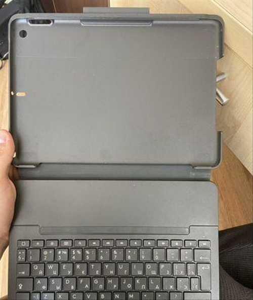 Клавиатура для iPad 10.2 Logitech Slim Folio