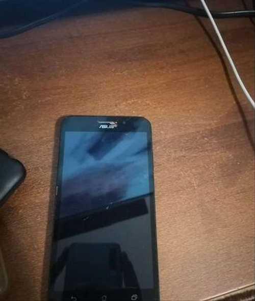 Телефон Asus Z010D