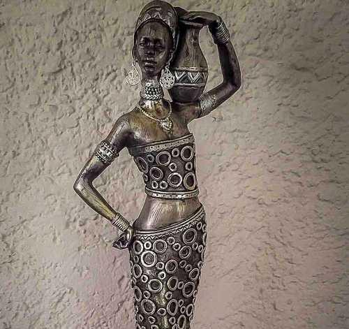 Статуэтка Африканская женщина с кувшином