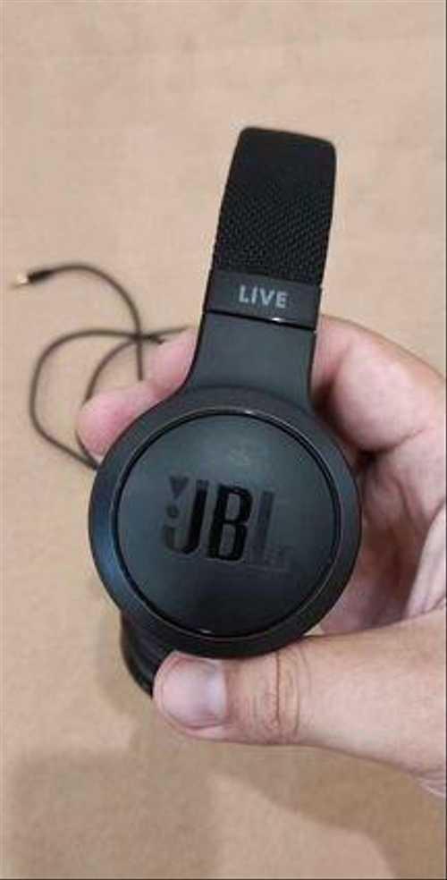 Беспроводные наушники jbl live 400 BT