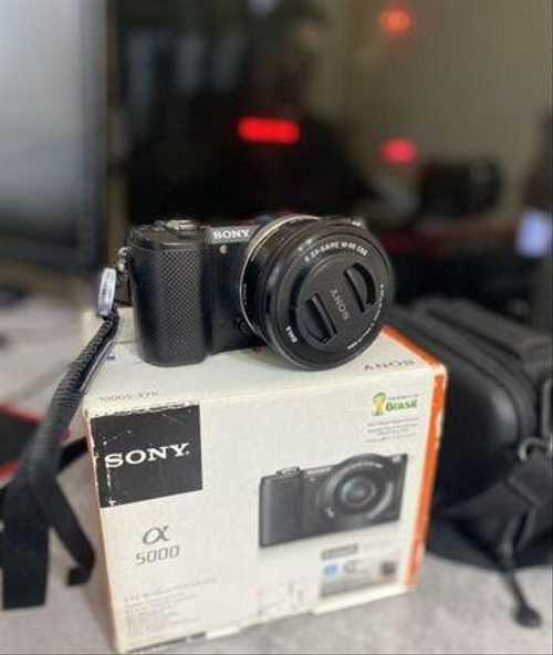 Компактный фотоаппарат Sony Alfa 5000 с чехолом