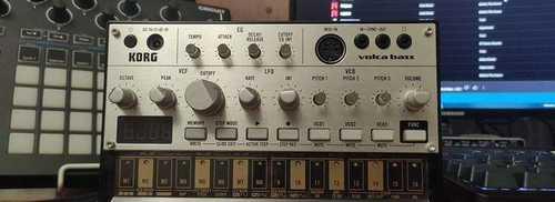 Korg volca bass аналоговый синтезатор