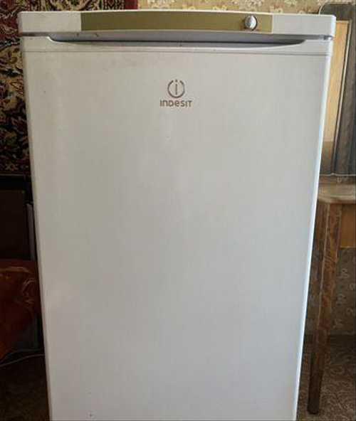 Морозильник Indesit SFR 100