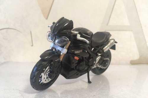 Модель мотоцикла triumph speed triple 1:18