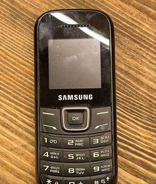 Телефон Samsung GT-E1200M