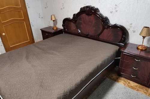 Кровать двухспальная с матрасом бу. 215-170