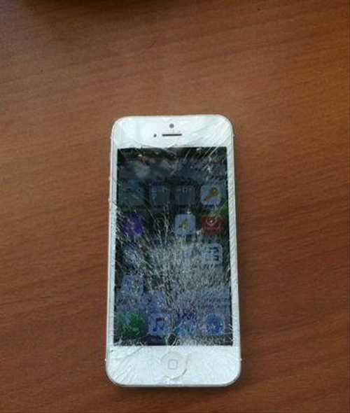 iPhone 5 16Gb Белый Разбит экран