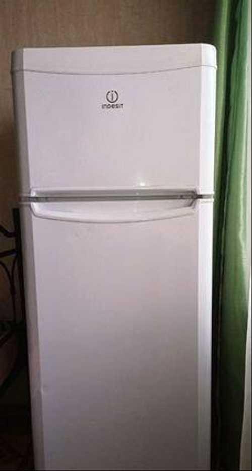 Холодильник двухдверный Indesit модель T14R