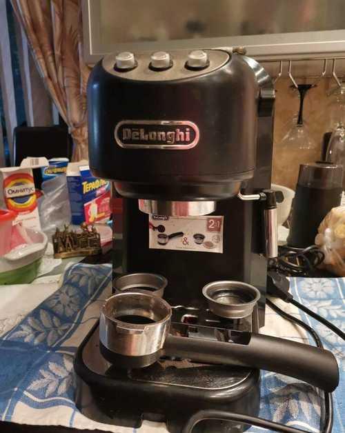 Кофеварка рожковая De'Longhi EC250.B