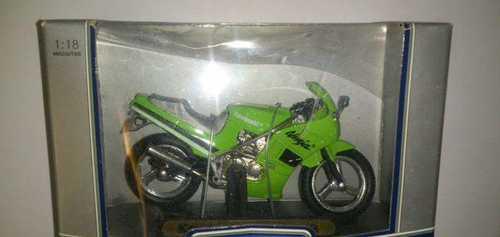 Модель мотоцикла 1:18 Kawasaki Ninja (Autotime)